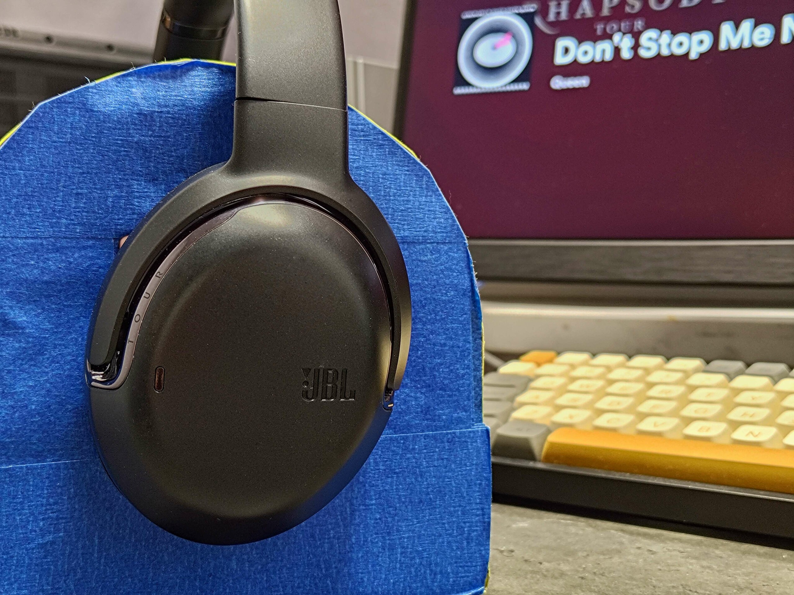 JBL Tour ONE M2 - test i recenzja. Psychoakustyka w praktyce